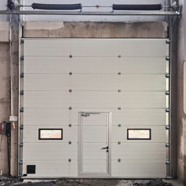 Sectional door that can open a small door - High speed door